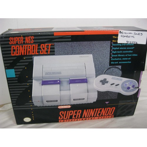 A Super NES Nintendo Entertainment System Control Set, boxed and in ...