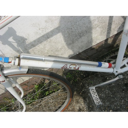 A vintage Claude Butler 5 speed racing bicycle in white, 'Avant Coueur ...