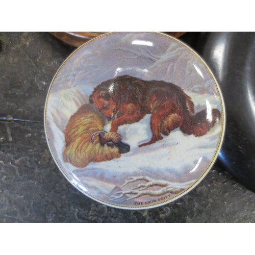 5 Prattware pot lids, two with pots, the other three in wooden holders ...