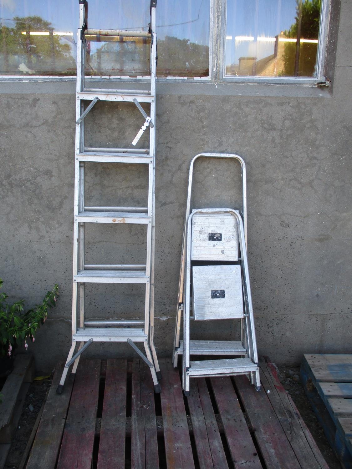 A Beldray three way top flight ladder together with two aluminium step ...
