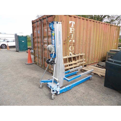 A Genie Superlift Advantage SLA-15 pallet hoist - Liquidator's sale