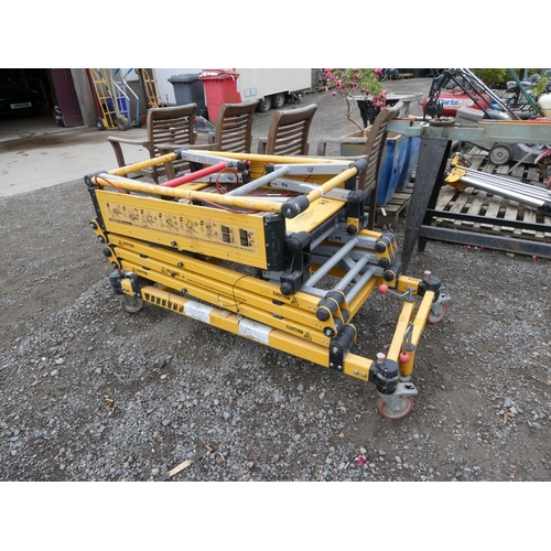 A Ugo razor deck X-tra patented three height self-erecting tower