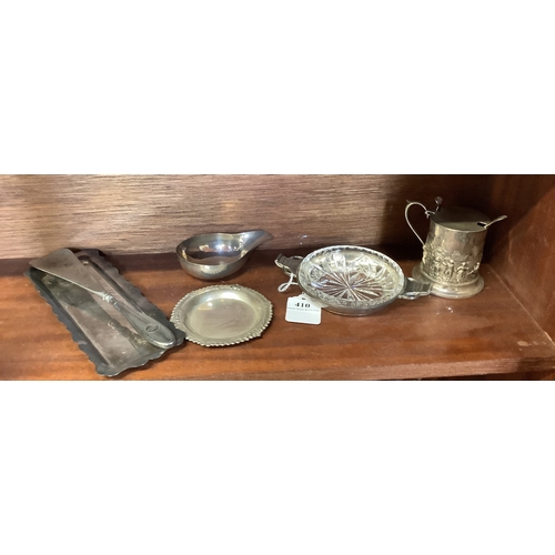 A selection of silver items