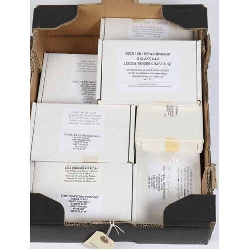 A quantity of OO/O gauge items. 19 South Eastern Finecast unmade kits ...