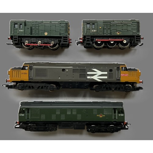 Hornby Dublo. (4) 0-6-0 diesel shunter. 3167, green, B.R. Hornby ...