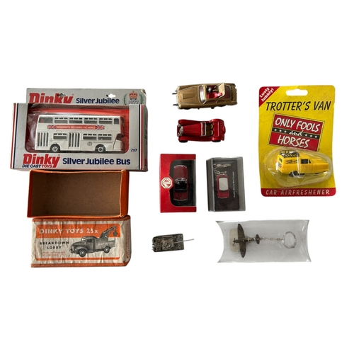 A Quantity of Models inc Corgi James Bond, Dinky Bus, Dinky Toys 25x ...