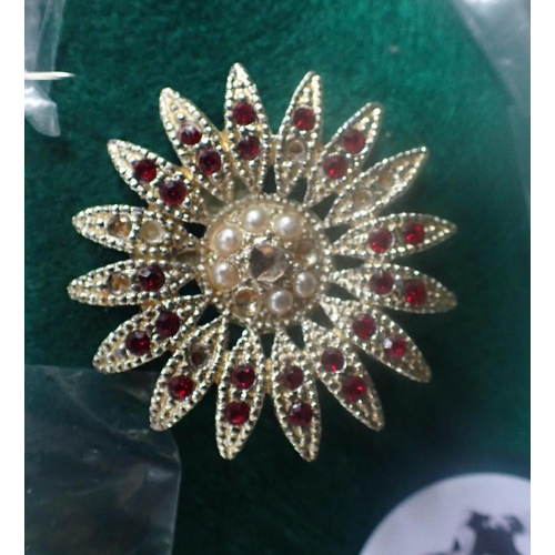 A COLLECTION OF ROBERTSONS JAM ' GOLLY' BADGES together with a quantity ...