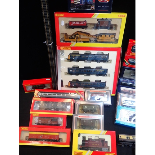 A COLLECTION O HORNBY '00' GAUGE MODEL RAILWAY including 3015 set ...