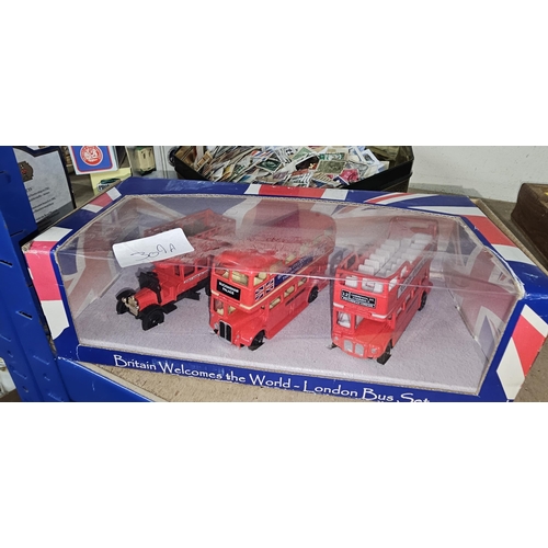 boxed oxford diecast london bus set
