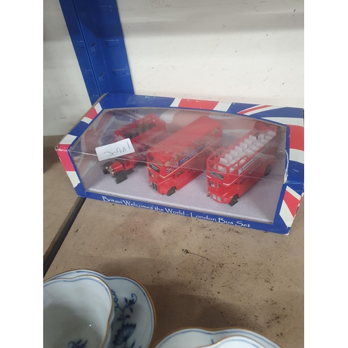 boxed oxford diecast london bus set