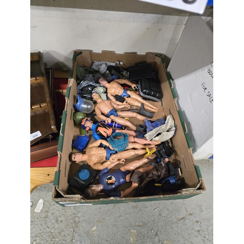 BOX ACTION MAN FIGURES & ACCESSORIES