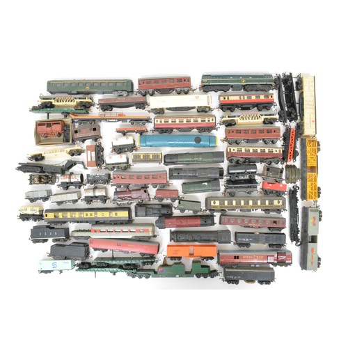 A large quantity of 00 gauge trains, carriages, tankers and accessories ...