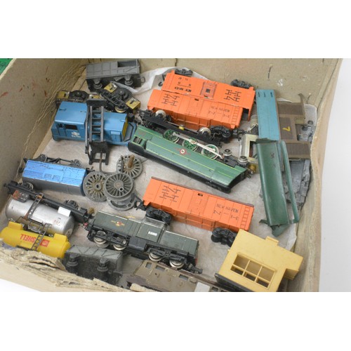 1960 Minitrix N Scale railway engines, carriages and wagons with track ...