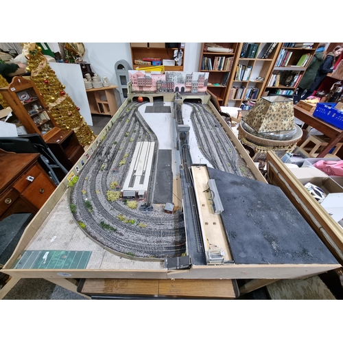Star lot : A very large model railway layout featuring tracks, a ...