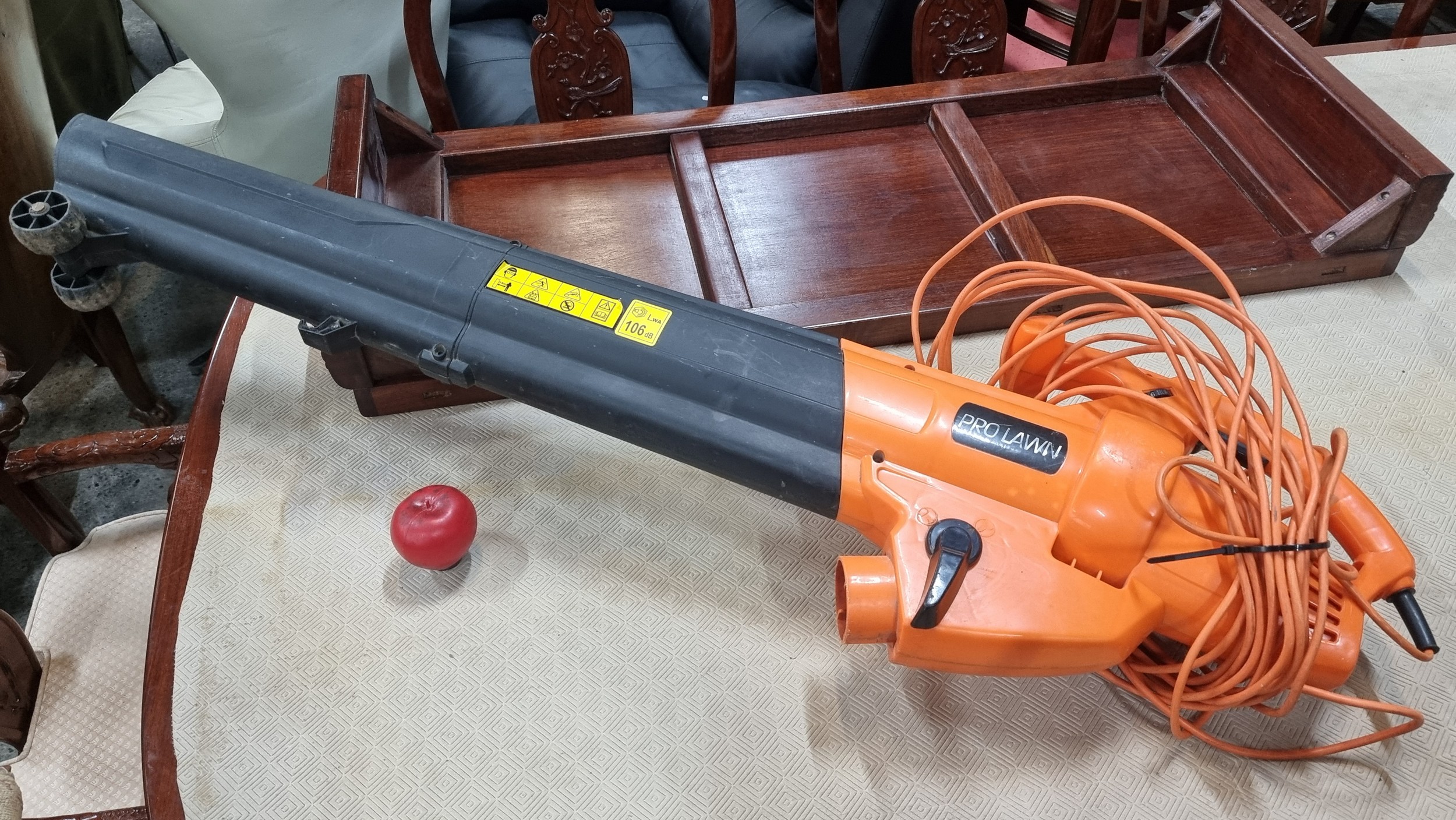A very practical Pro Lawn electrical leaf blower and vacuum. Serial no.2422190103 bought from Woodi