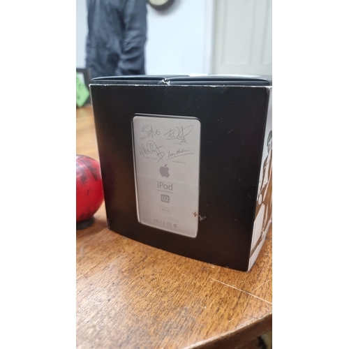 Star Lot : A fantastic rare 20gb U2 Special Edition iPod, complete in ...