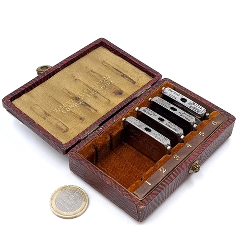 A handsome gentlemen 'Rolls' Razor presentation set. Includes four ...