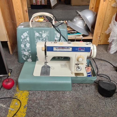 A beautiful vintage 'Pacesetter by Brother XL711' sewing machine with ...