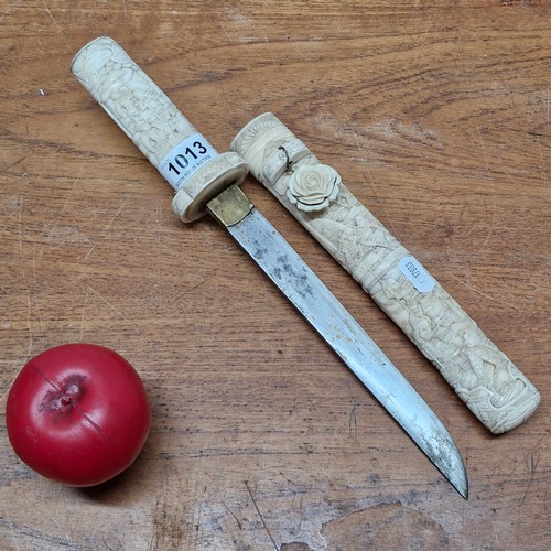 Super star lot :A Magnificent Japanese bone Tanto boasting a Wonderful ...