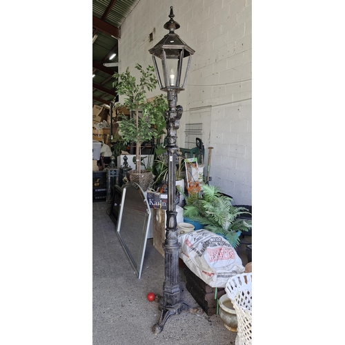 Star Lot : An impressive cast iron Victorian lamp post on attractive ...