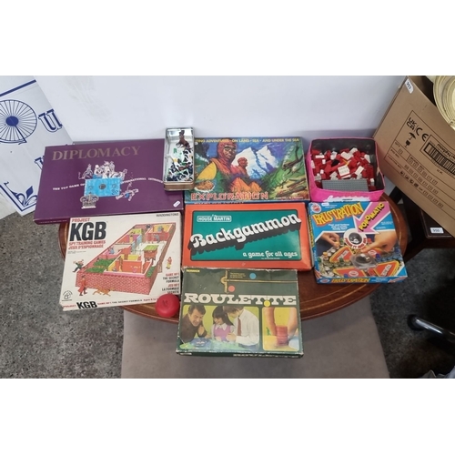 A selection of six vintage boxed board games "Diplomacy", Peter Pan ...