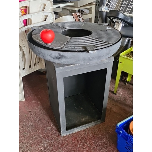 Heavy cast-iron circular garden barbecue grill with radial grate and ...