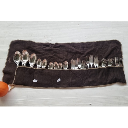 Set of 22 Newbridge Silverware EPNS flatware pieces comprising ...