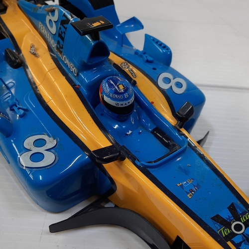 Large-scale plastic model of Renault R25 Formula 1 car in Telefónica ...