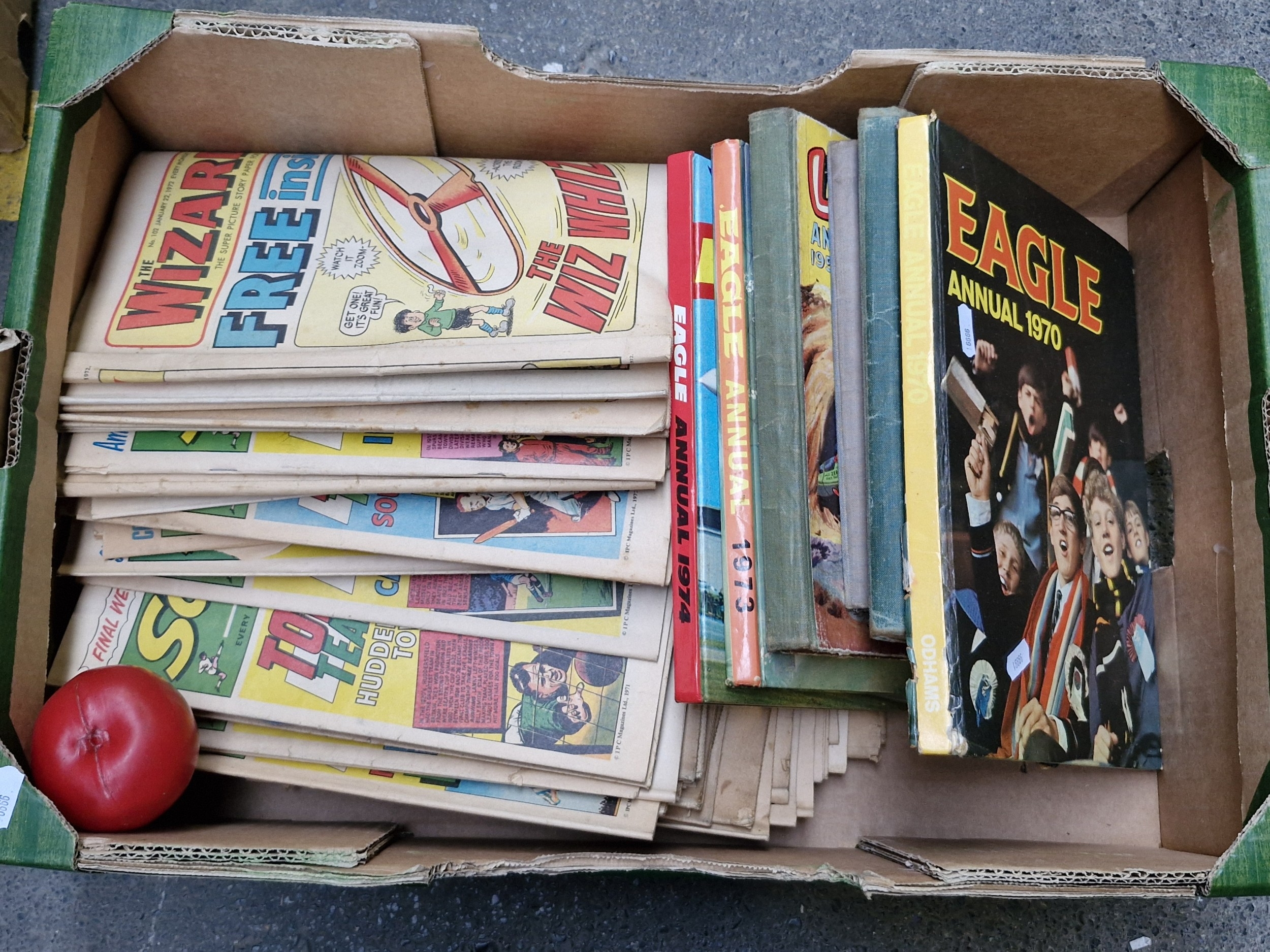 A large selection of vintage Children's magazines and annuals. Lot ...