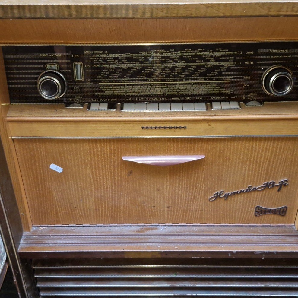 A Mid-Century Hynnis Hi-Fi stereo radiogram cabinet, with multi-band ...