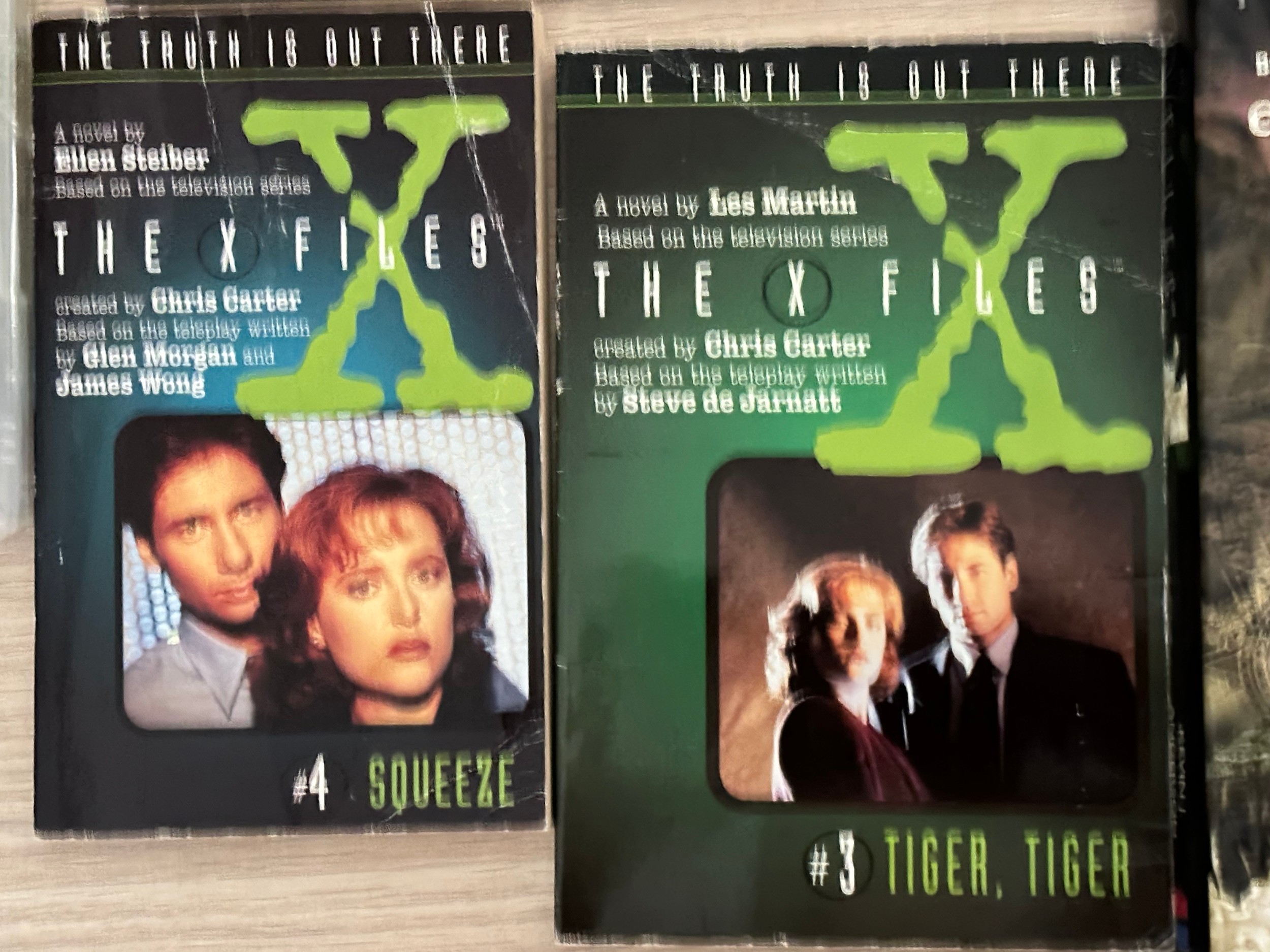 X-FILES DVD/BOOK/COMIC Bundle. X-Files related items including box set ...