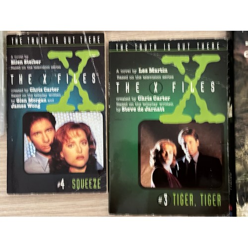 X-FILES DVD/BOOK/COMIC Bundle. X-Files related items including box set ...