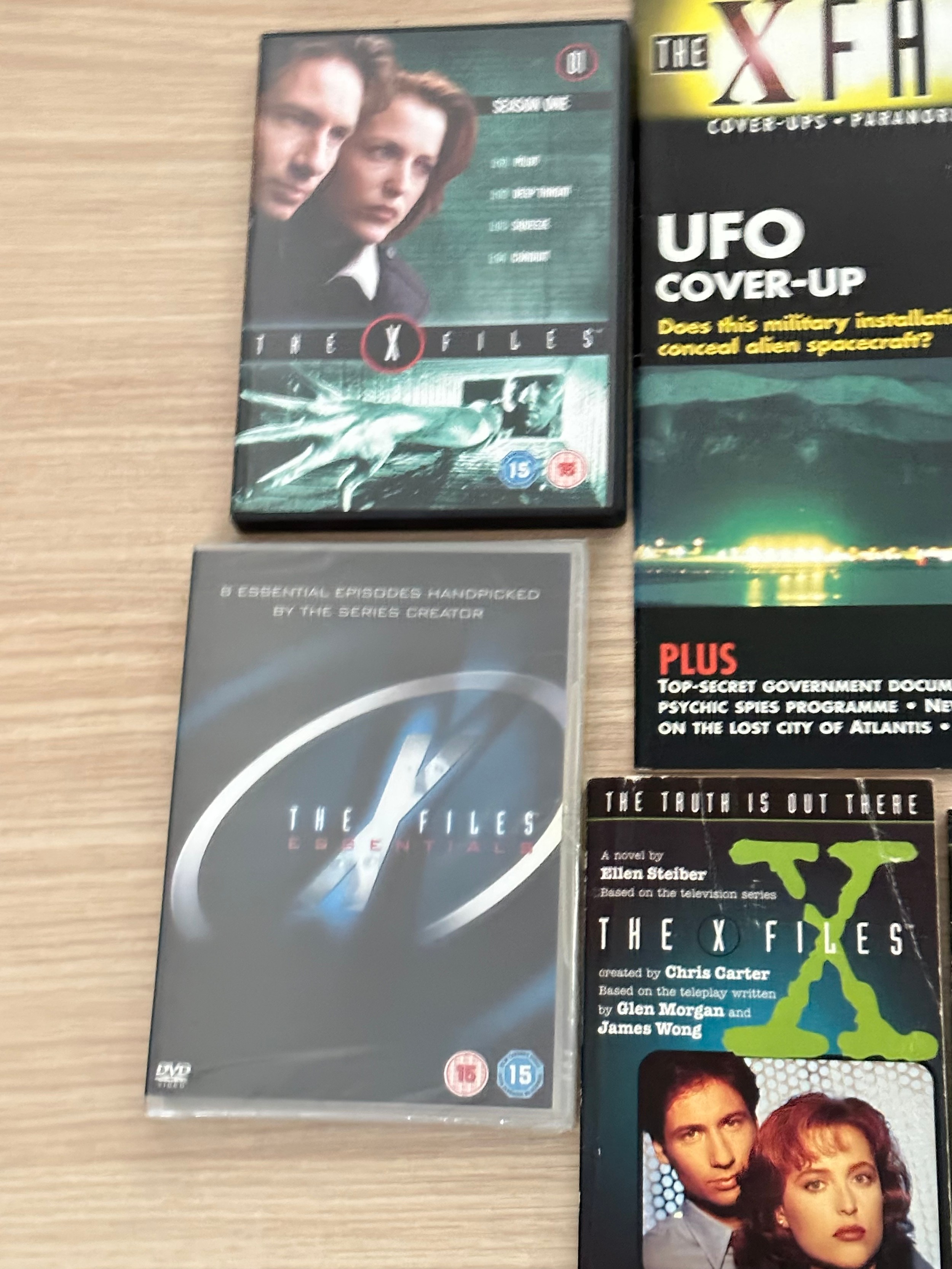 X-FILES DVD/BOOK/COMIC Bundle. X-Files related items including box set ...