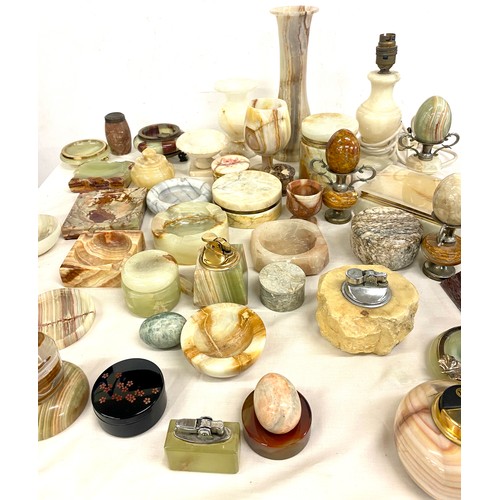 Selection vintage onyx pieces to include vases, trinkets, lamp etc