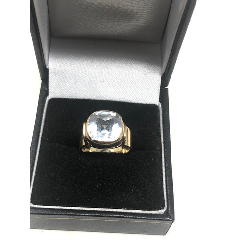 9ct Gold blue stone set Signet Ring (5.1g)