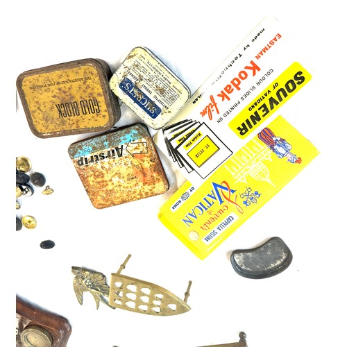 Selection vintage collectable items to include an advertising tins ...