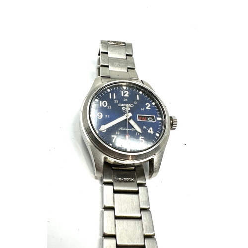 Seiko Automatic gents wristwatch the watch is ticking strap broken