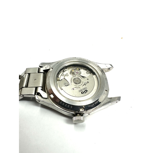 Seiko Automatic gents wristwatch the watch is ticking strap broken