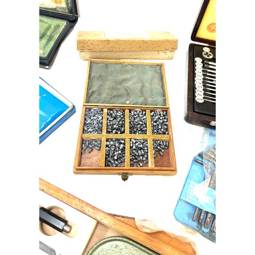 Selection of vintage measuring tools