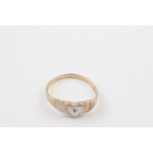 9ct gold diamond hear ring (1.4g)