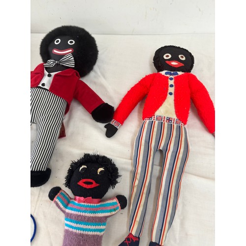 Selection of assorted Robertson jam collectables includes Teddies ...