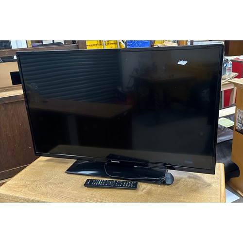 Panasonic 39 inch tv with remote, untested TX39a300b