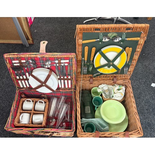 2 Complete picnic boxes