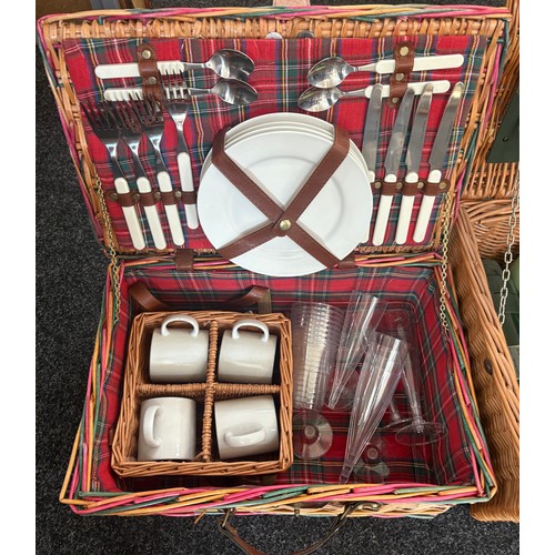 2 Complete picnic boxes