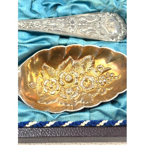 Cased pair of Henry Mason silver berry spoons, no hallmarks XRF tested ...