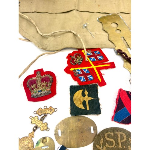 Quantity of military cloth badges