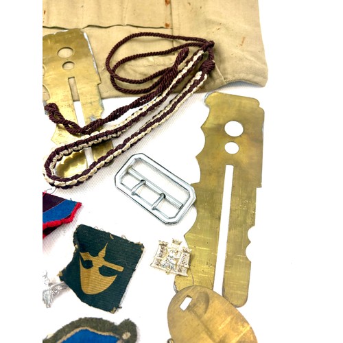Quantity of military cloth badges