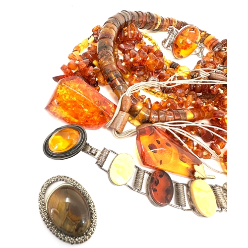 Large selection of amber jewellery weight 345g