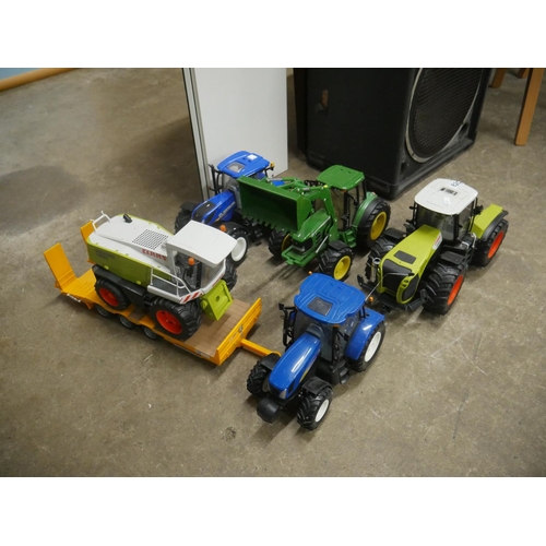 LOT OF MODEL TRACTORS