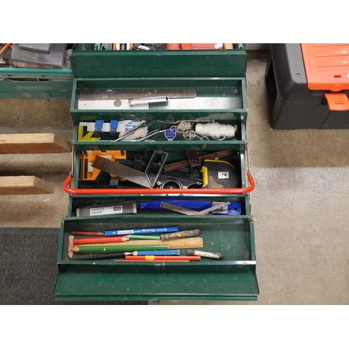 METAL TOOL BOX & CONTENTS
